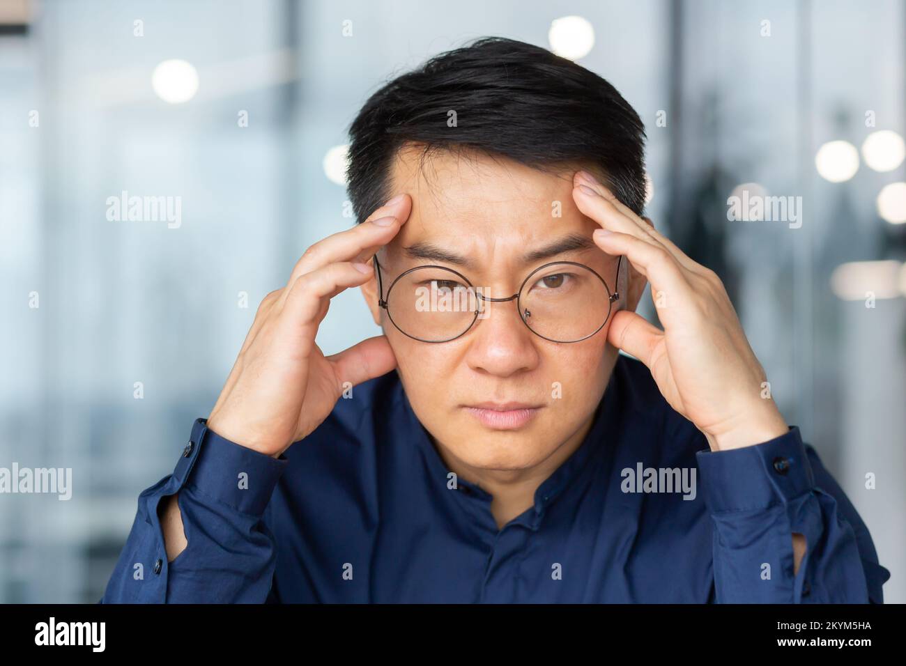 Person looking confused close up hi-res stock photography and images ...