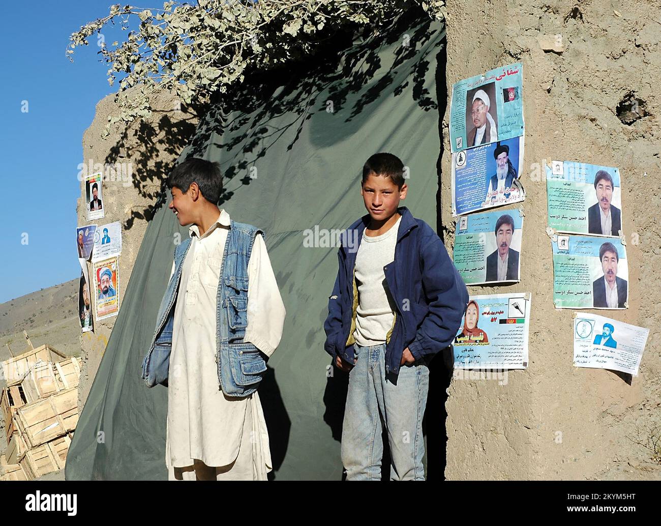 Village between Kabul and Bamyan (Bamiyan) / Afghanistan: Two Muslim ...