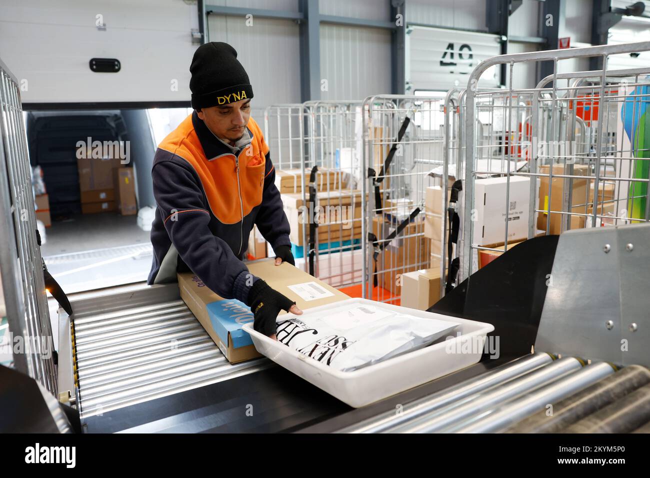 Pakketvolumes hi-res stock photography and images - Alamy