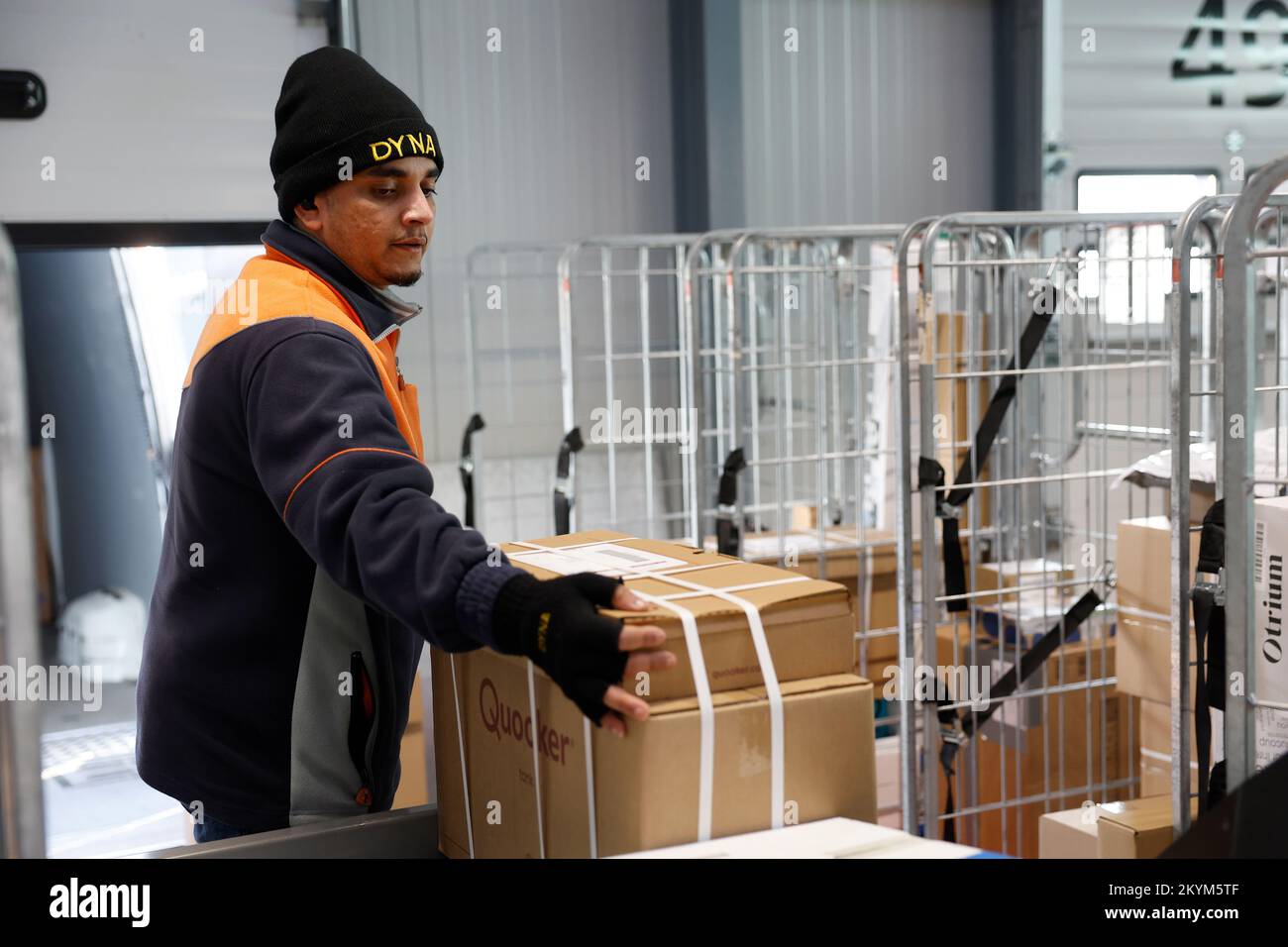 Pakketvolumes hi-res stock photography and images - Alamy