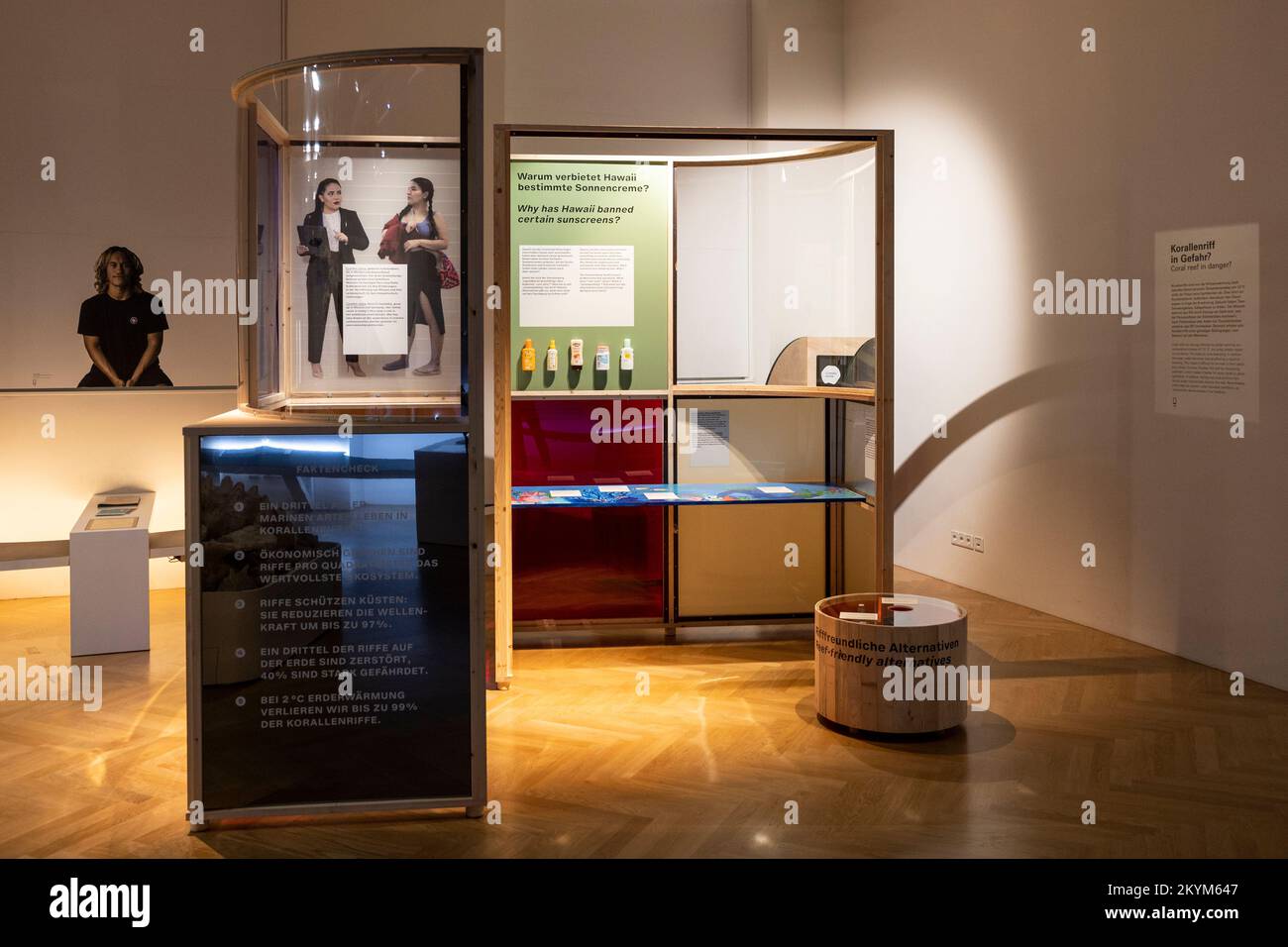 01 December 2022, Hessen, Frankfurt/Main: The multifunctional display ...