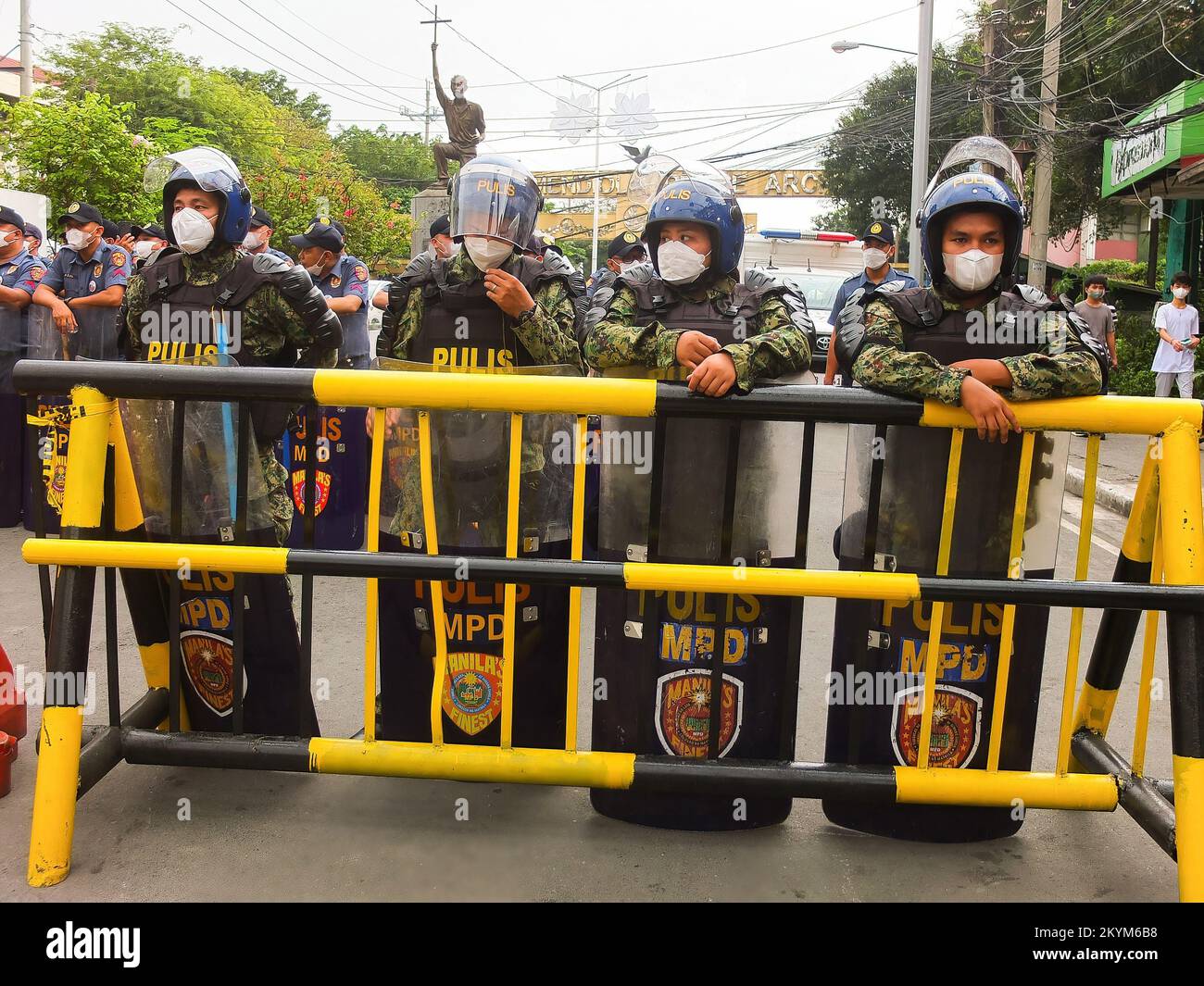 Philippine National Police (PNP) Anti-Disturbance Unit waiting for the ...