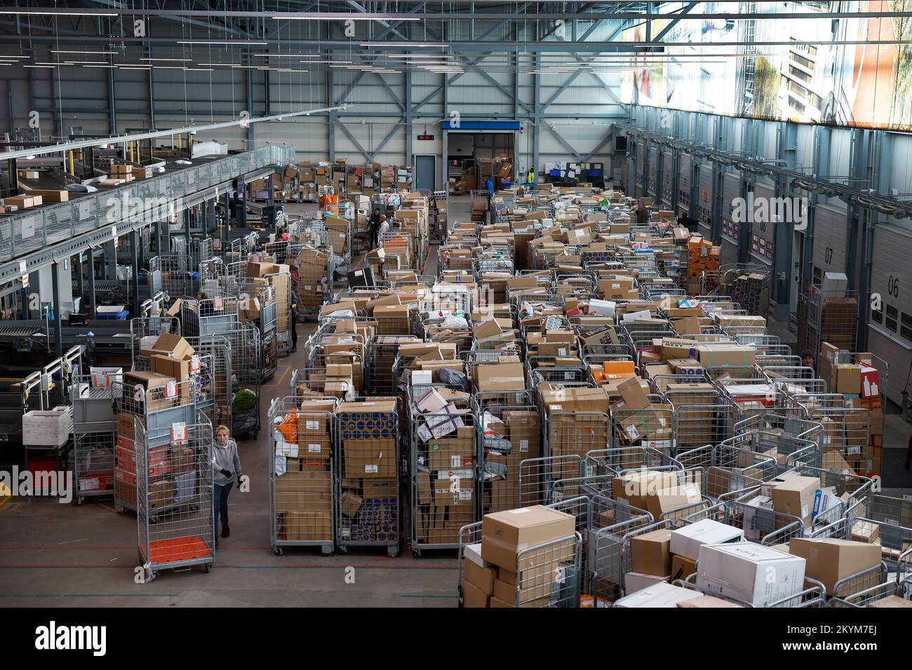 Sorting centre hi-res stock photography and images - Alamy