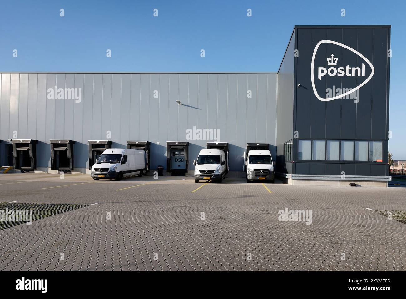 Pakketvolumes hi-res stock photography and images - Alamy