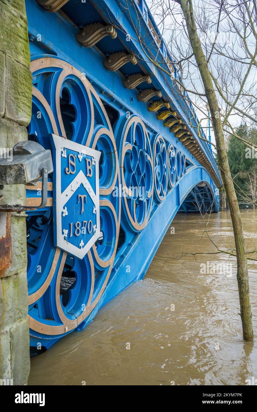 Floodwater from the overflowing River Severn below, rising over the ...