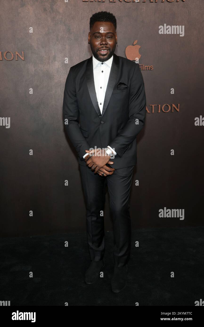 Los Angeles, Ca. 30th Nov, 2022. Donald Paul at the Apple Film premiere ...