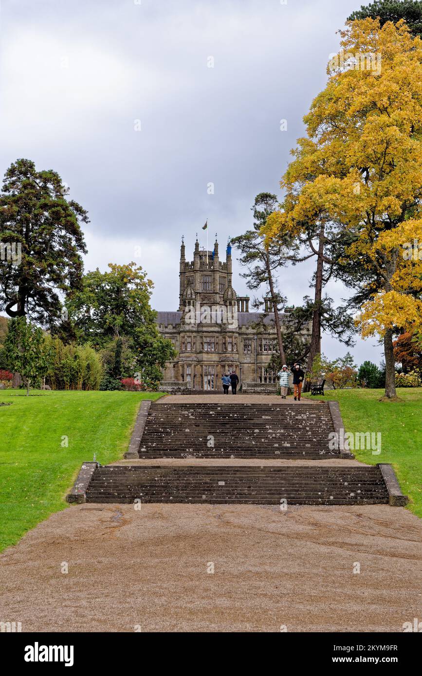 Tudor gothic architecture hi-res stock photography and images - Alamy