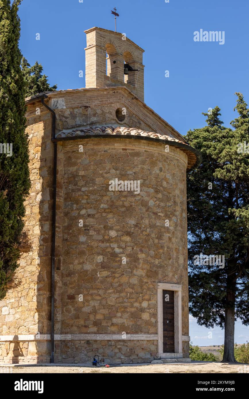 Capella Di Vitaleta in countryside between San Quirico and Pienza in ...