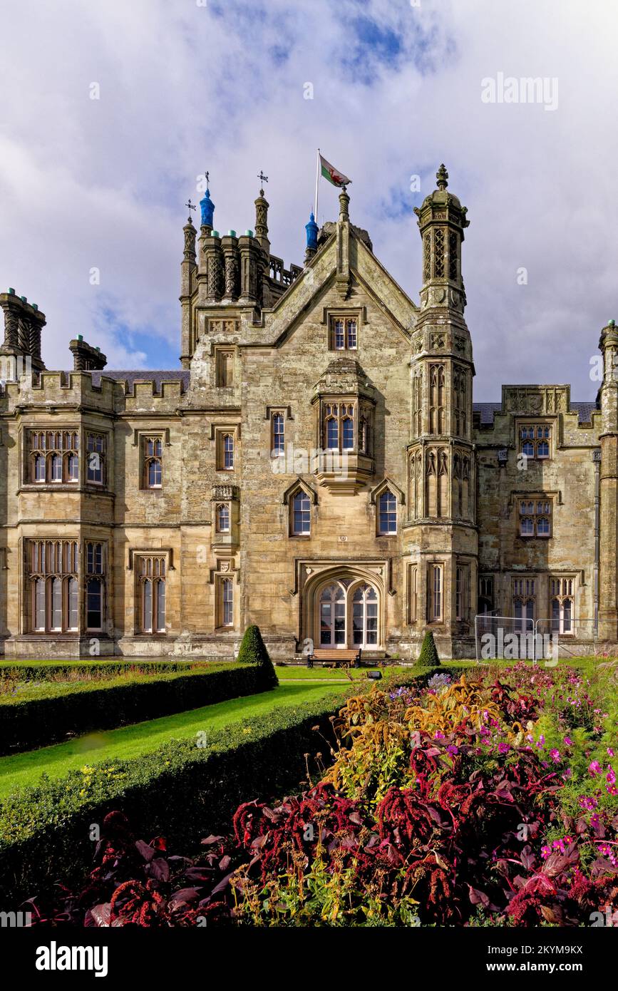 Tudor gothic mansion house hi-res stock photography and images - Alamy