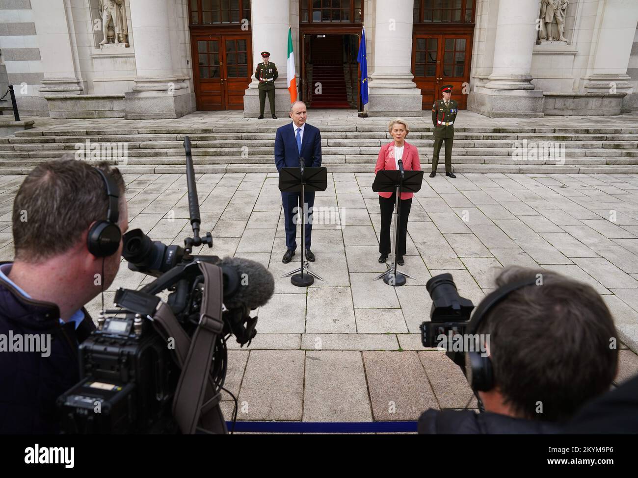 Taoiseach Micheal Martin and European Commission President Ursula von ...