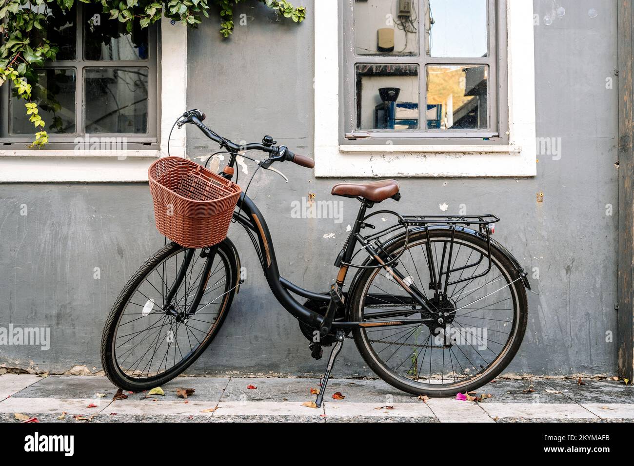 Retro bicycle on the old wall background. Vintage cycle for urban ...