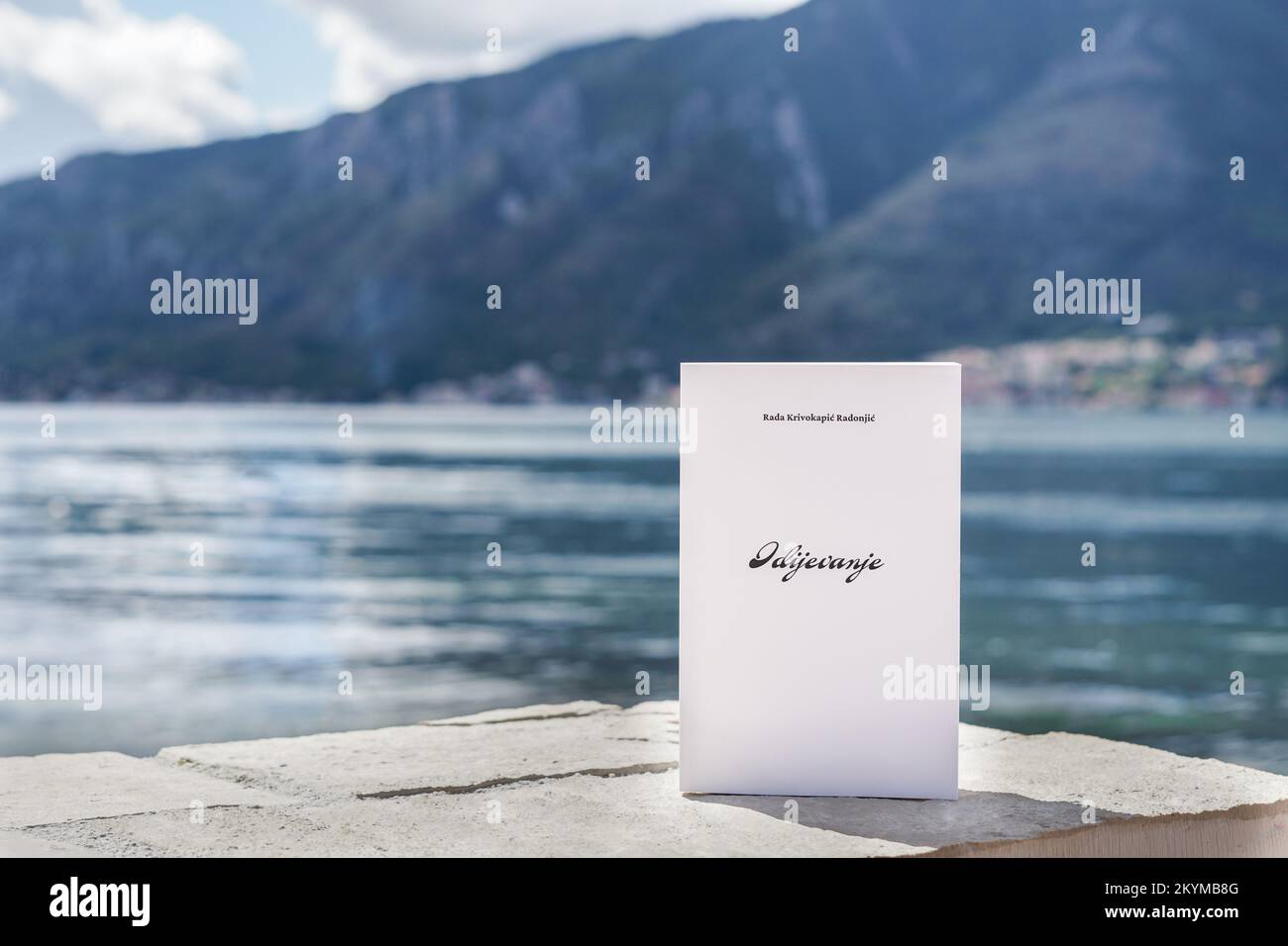 Mala bijela haljina hi-res stock photography and images - Alamy