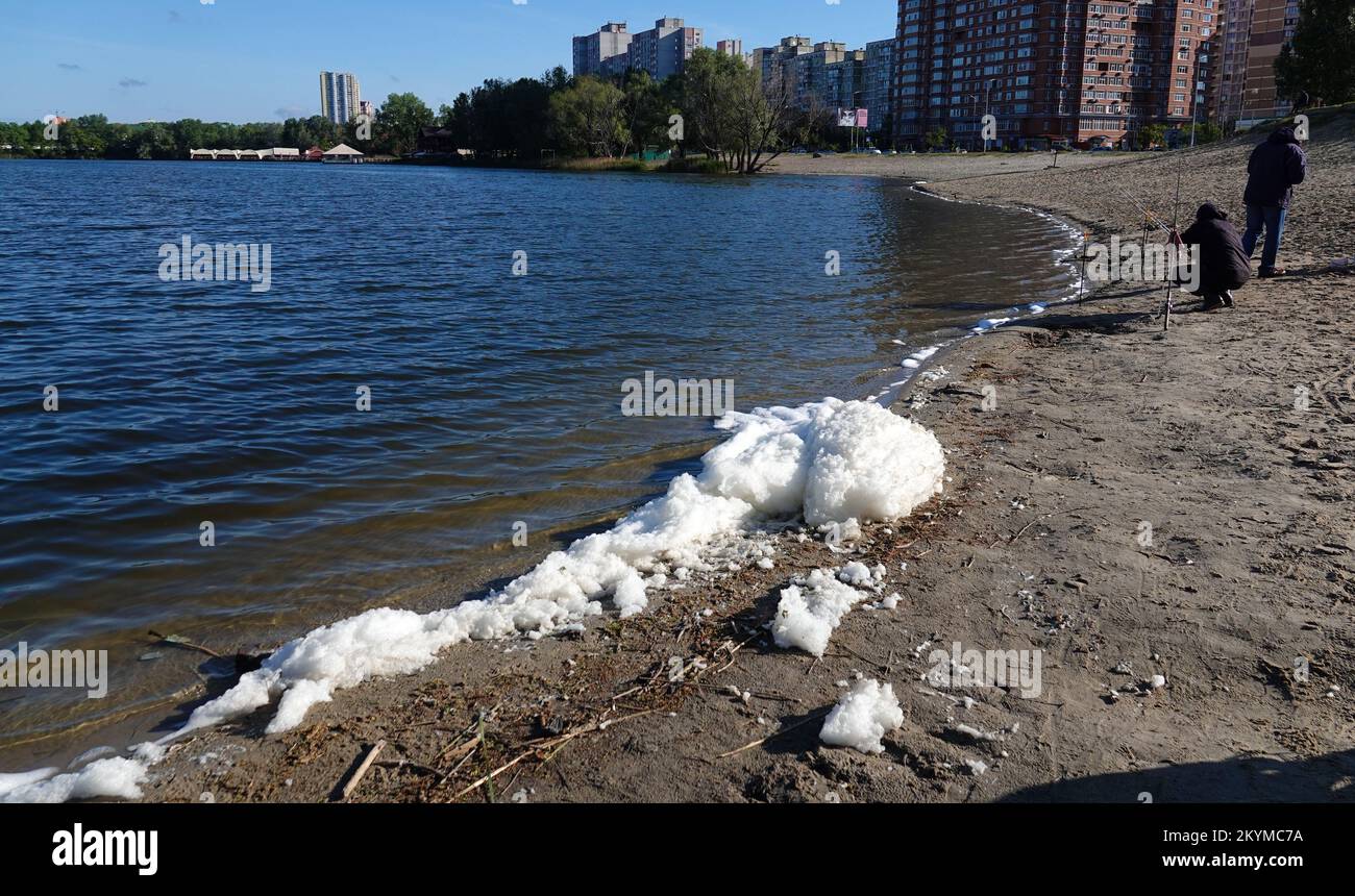 Foam on the shore hi-res stock photography and images - Alamy