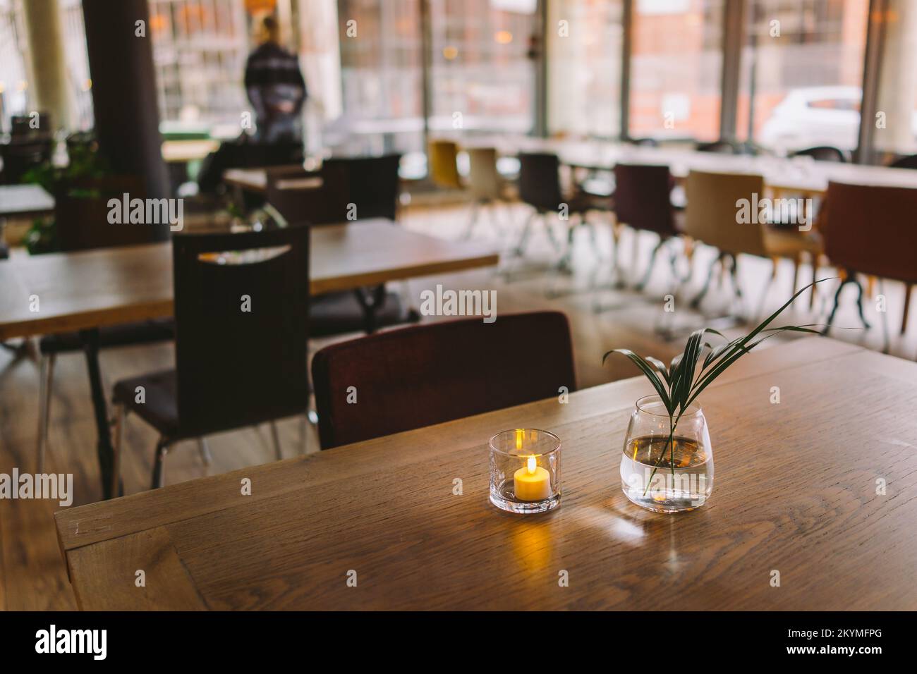Table setup in a indoor restaurant with dish flowers and lights Stock ...
