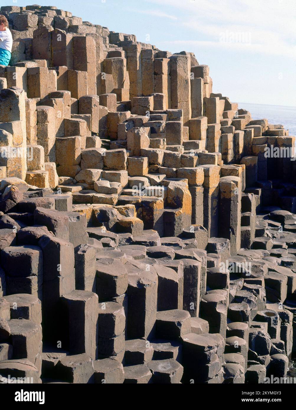 CALZADA MEDIA LLAMADA EL"PANAL"-COLUMNAS DE BASALTO EN FORMA HEXAGONAL ...