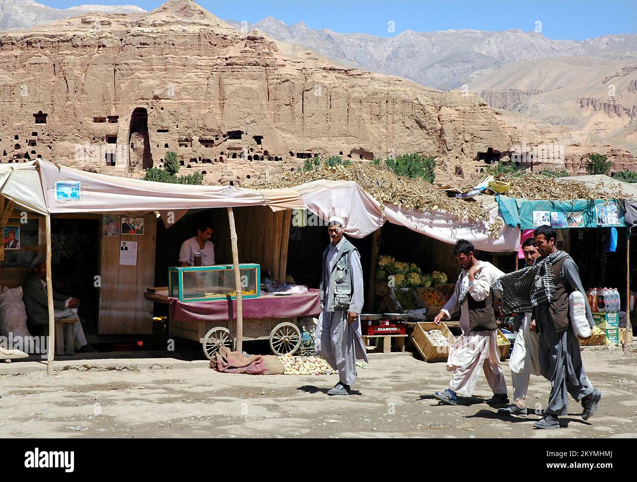 Bamiyan afghanistan buddha hi-res stock photography and images - Alamy
