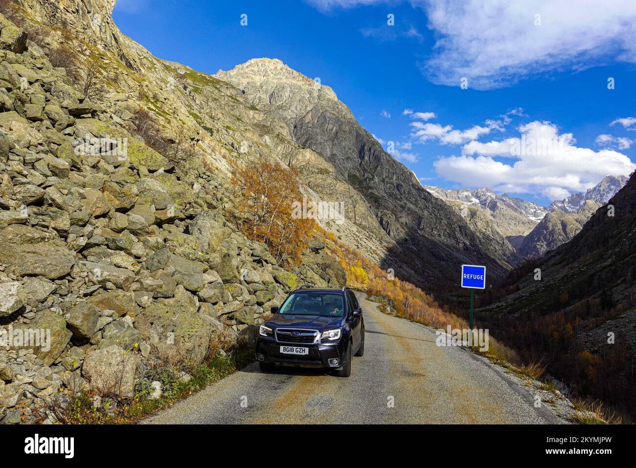 Narrow valley hi-res stock photography and images - Alamy