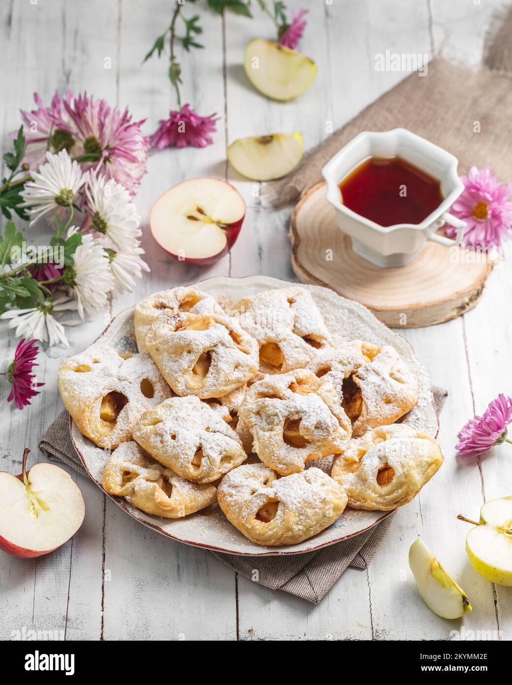 Envelope shape hi-res stock photography and images - Alamy