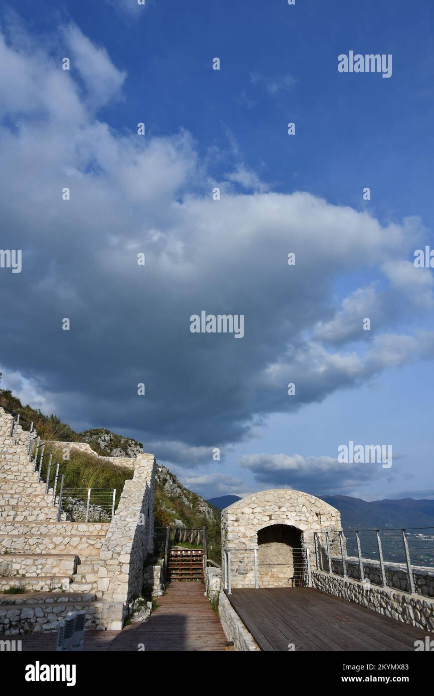 Amphitheater mountain hi-res stock photography and images - Alamy