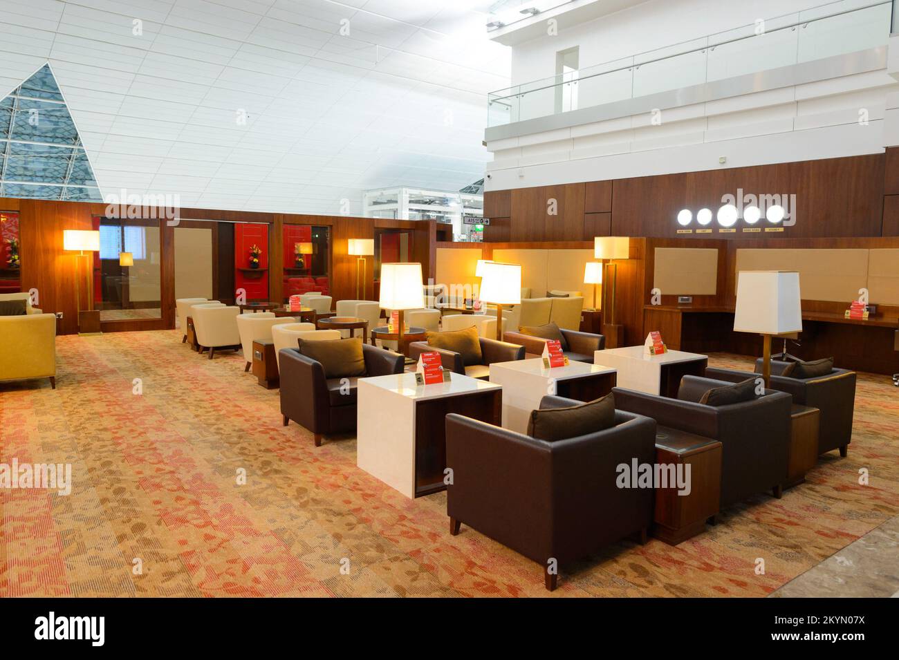 DUBAI - SEPTEMBER 08, 2015: Emirates business class lounge interior ...