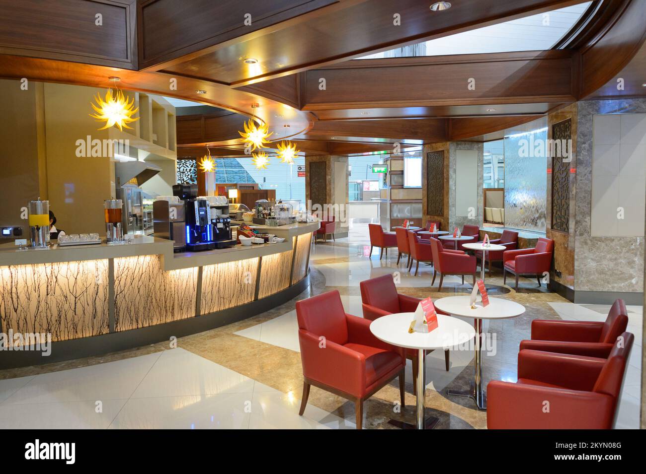 DUBAI - SEPTEMBER 08, 2015: Emirates business class lounge interior ...
