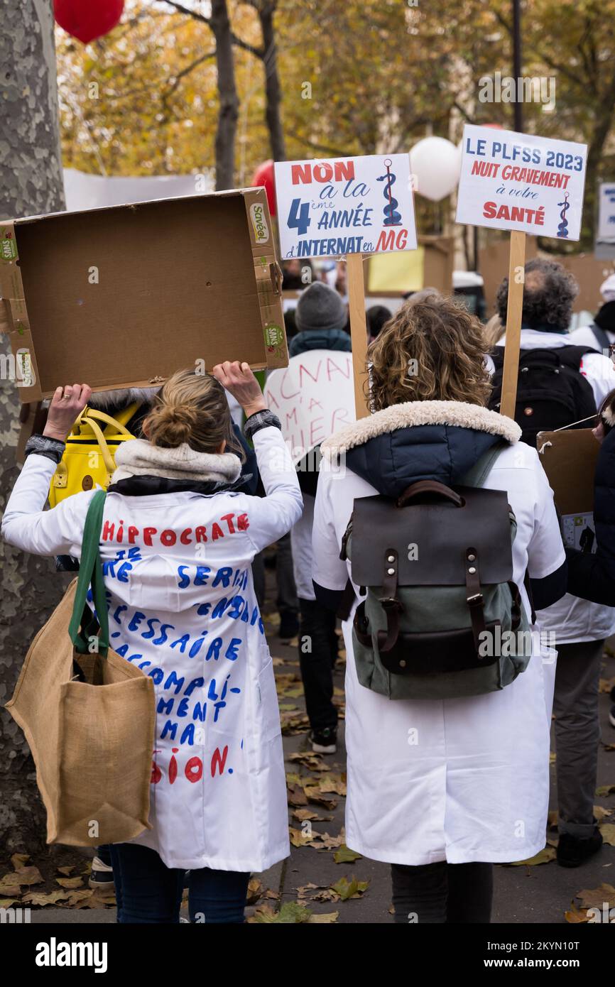 Paris, France on December 1, 2022. Doctors demonstrate next to the ...