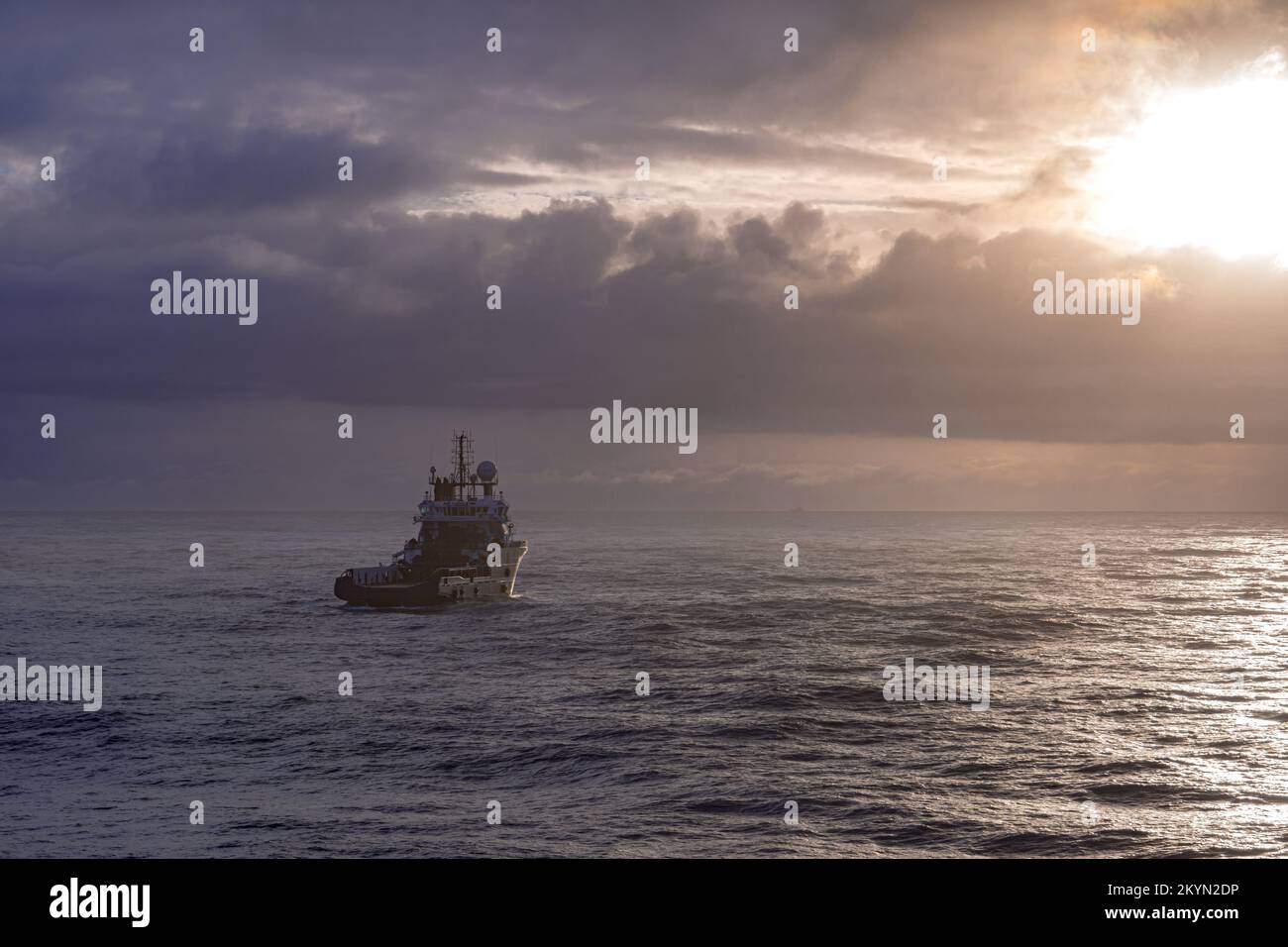 Anchor handling vessel hi-res stock photography and images - Alamy