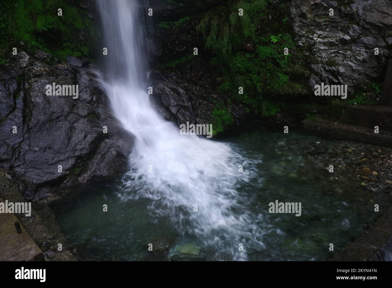 Beautiful waterfall Landscape on the way to Lachen from Gantok, Sikkim ...