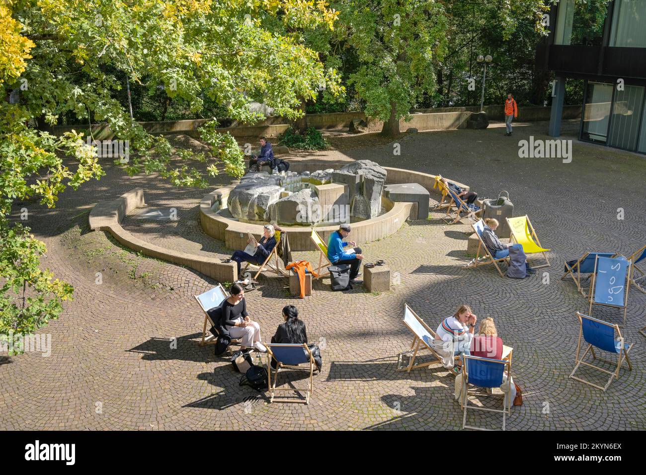 Studenten, Pause, Brunnen, Rudolphplatz, Marburg, Hessen, Deutschland ...