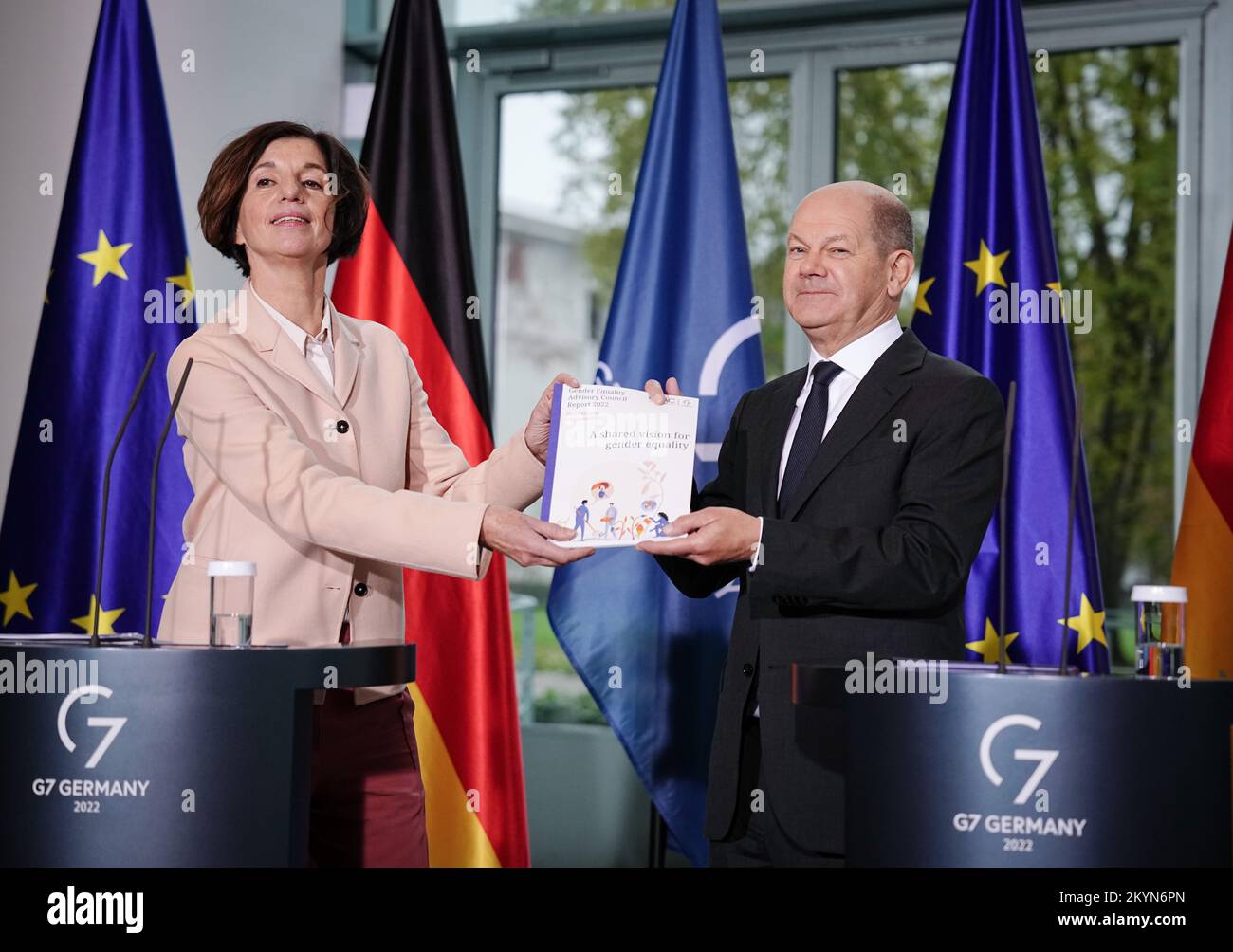 01 December 2022, Berlín;: German Chancellor Olaf Scholz receives the ...