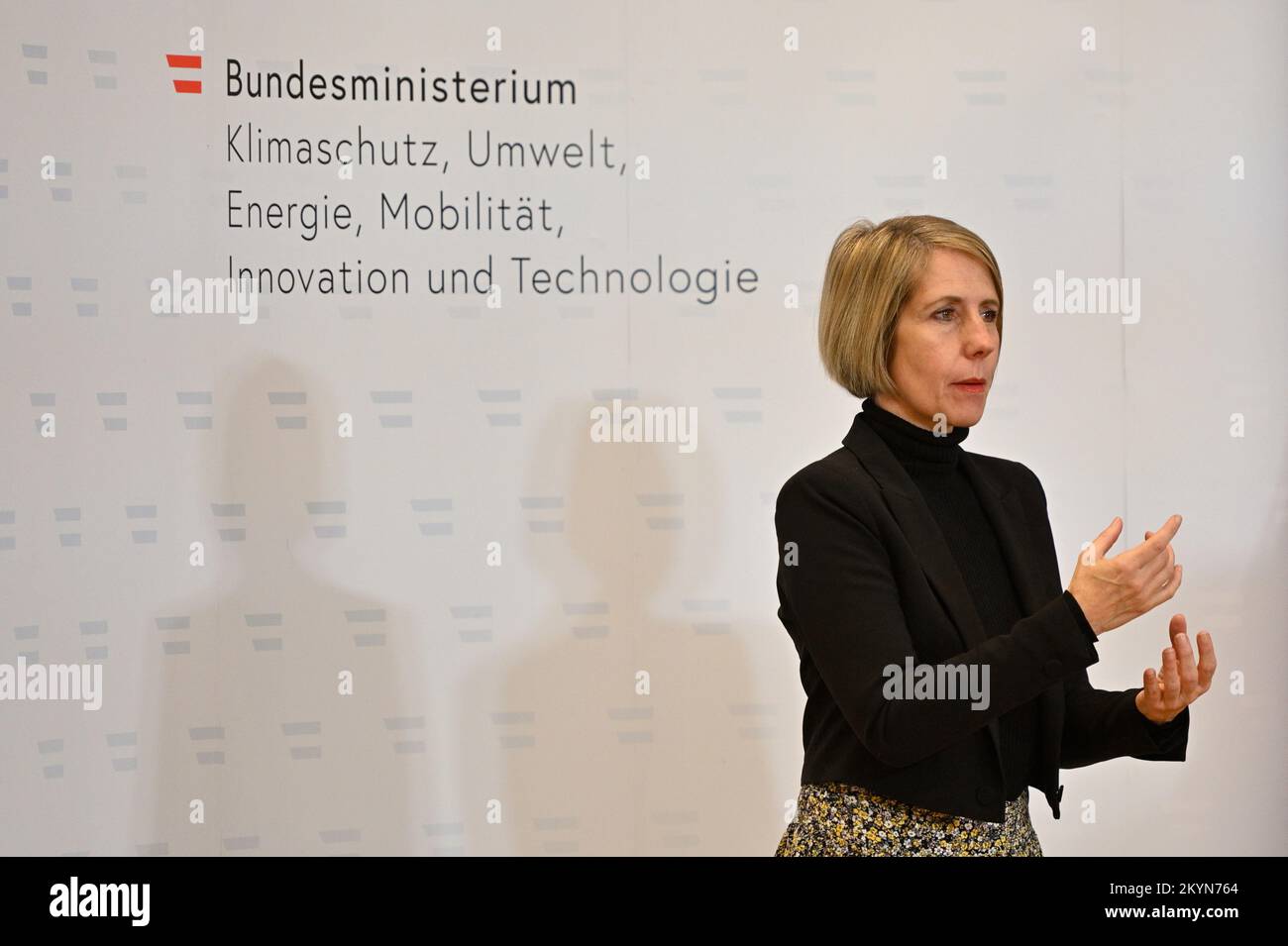 2022 sign hi-res stock photography and images - Alamy