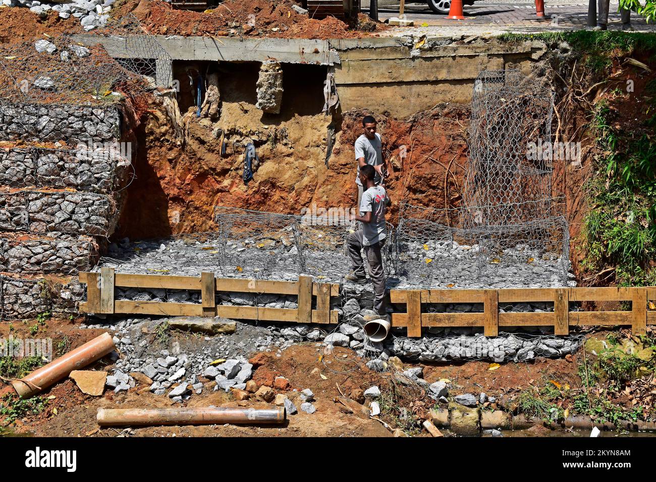 Containment works hi-res stock photography and images - Alamy