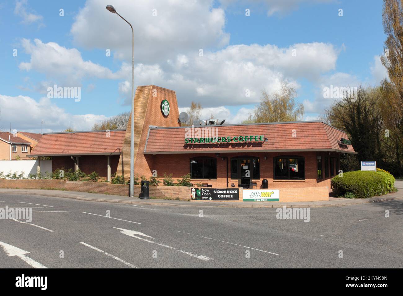 Starbucks outdoor seating hi-res stock photography and images - Alamy