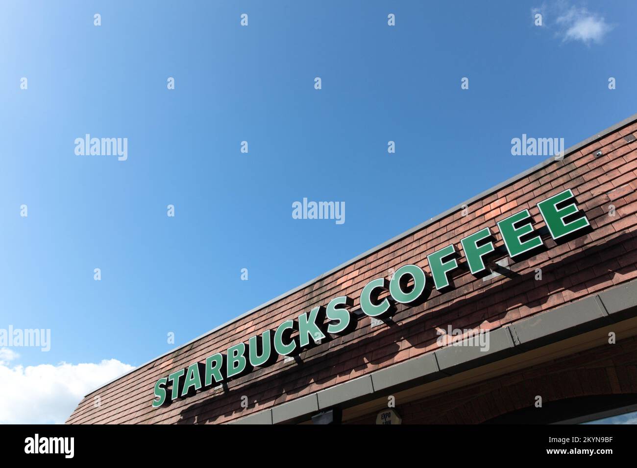 Starbucks outdoor seating hi-res stock photography and images - Alamy