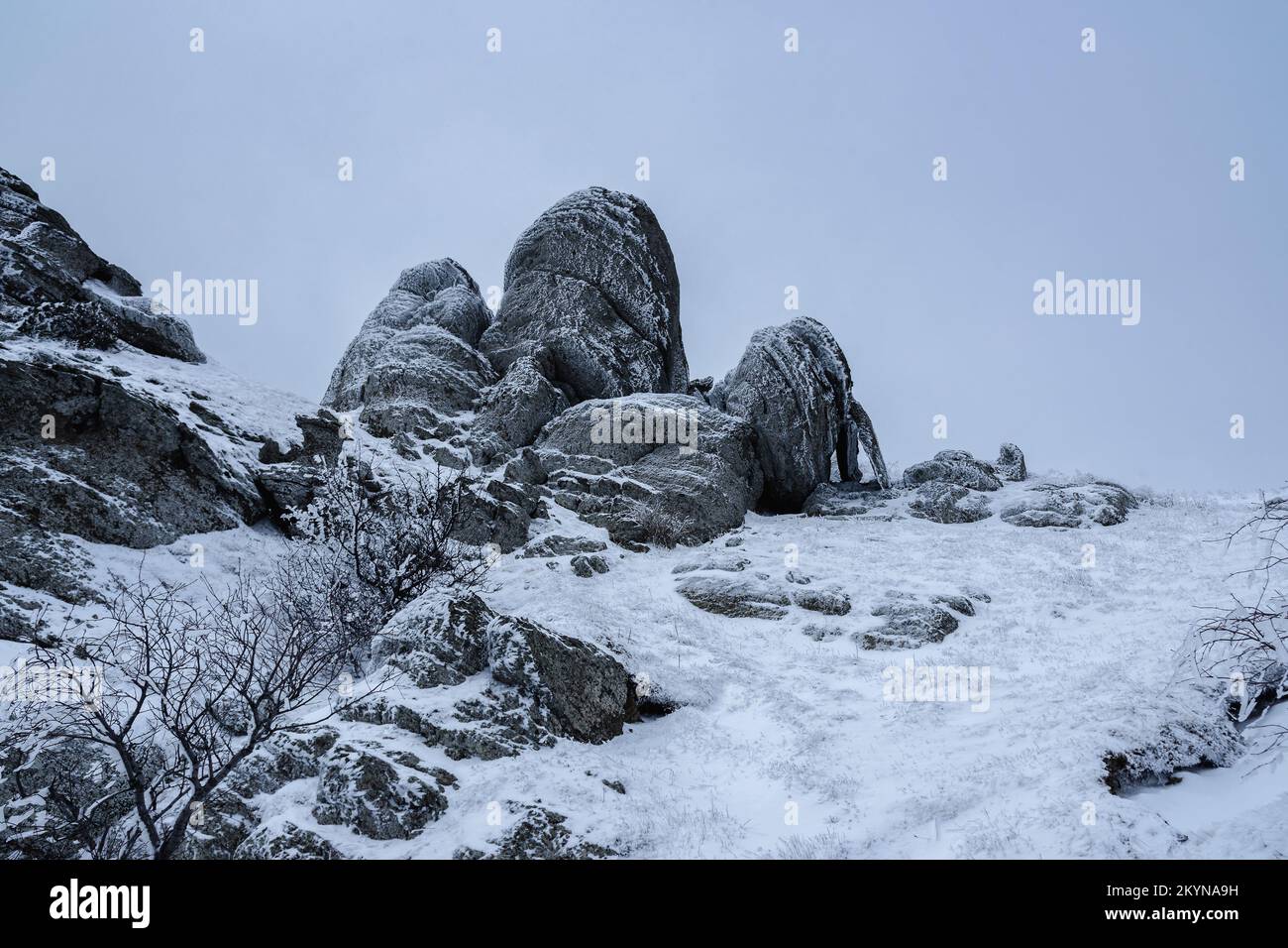 Rocks on Mount Alenga near Southern Demerdzhi in snow and ice in early ...