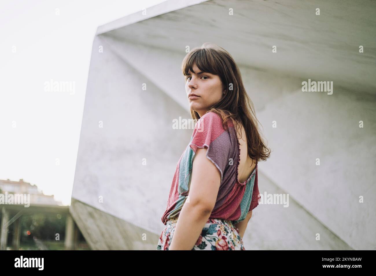 Looking back over shoulder hi-res stock photography and images - Alamy