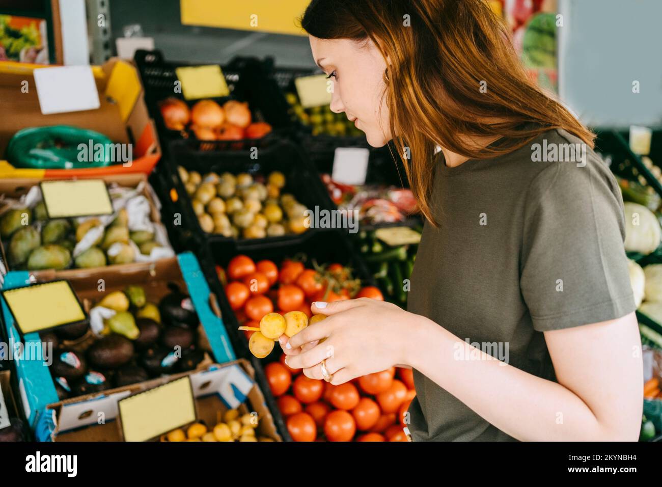 Side view of female customer buying fruits at market Stock Photo - Alamy