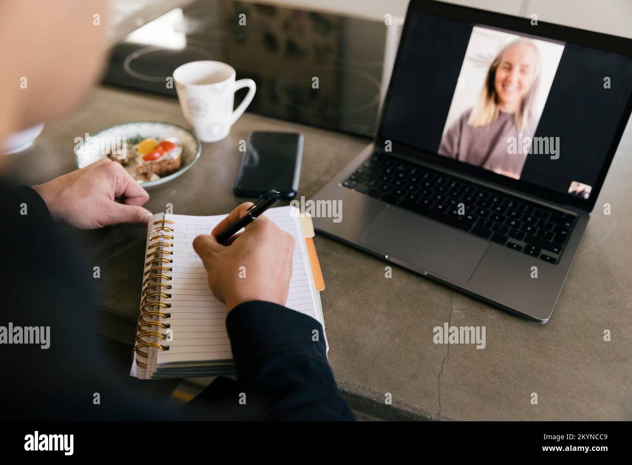 Female hands writing on diary hi-res stock photography and images - Alamy