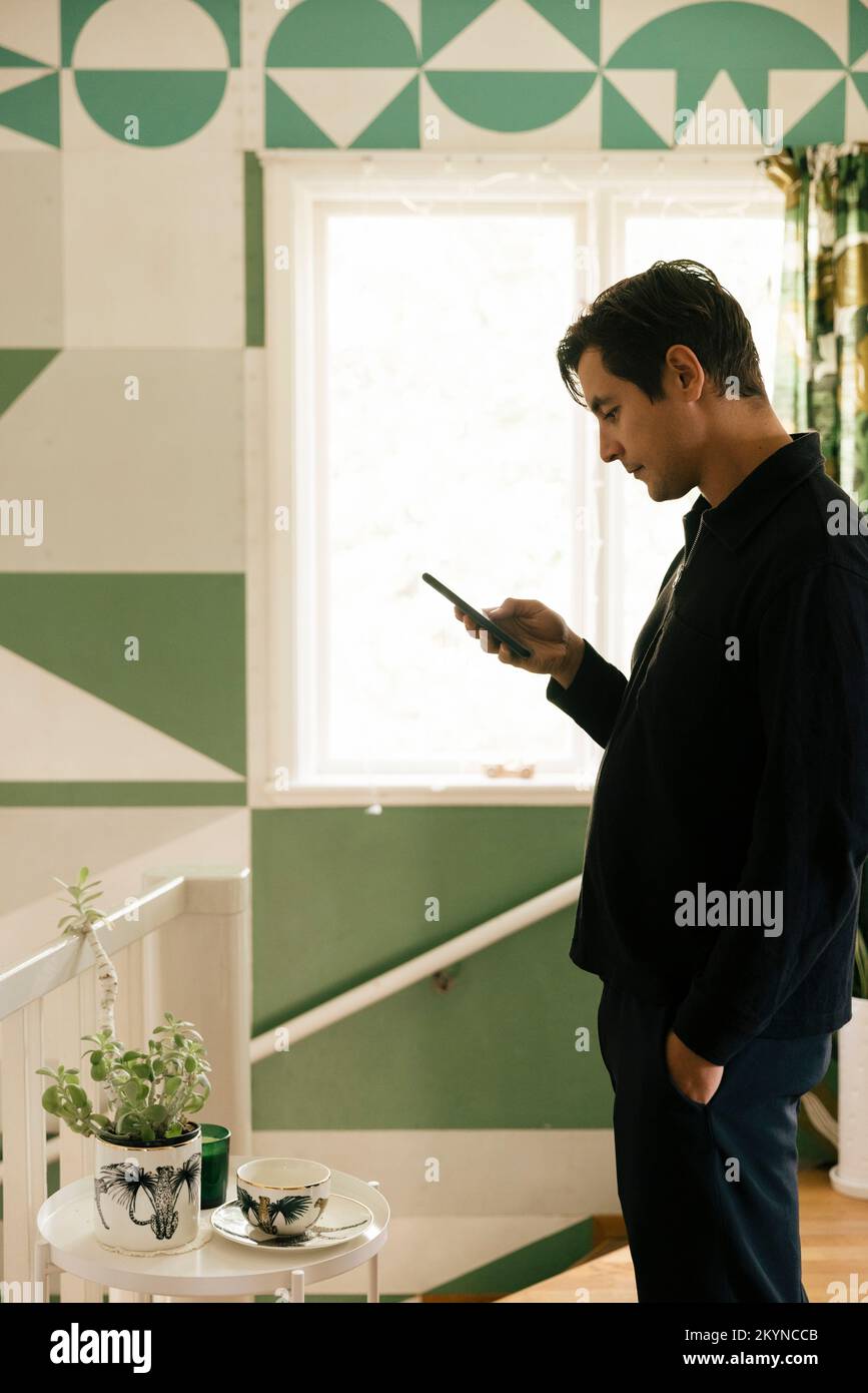 Man in hand using vertical hi-res stock photography and images - Alamy