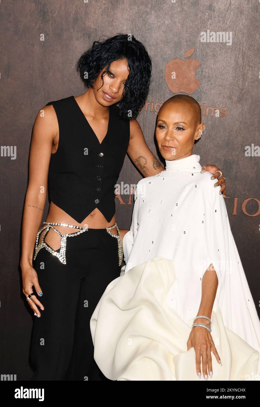 LOS ANGELES, CALIFORNIA - NOVEMBER 30: (L-R) Willow Smith and Jada ...