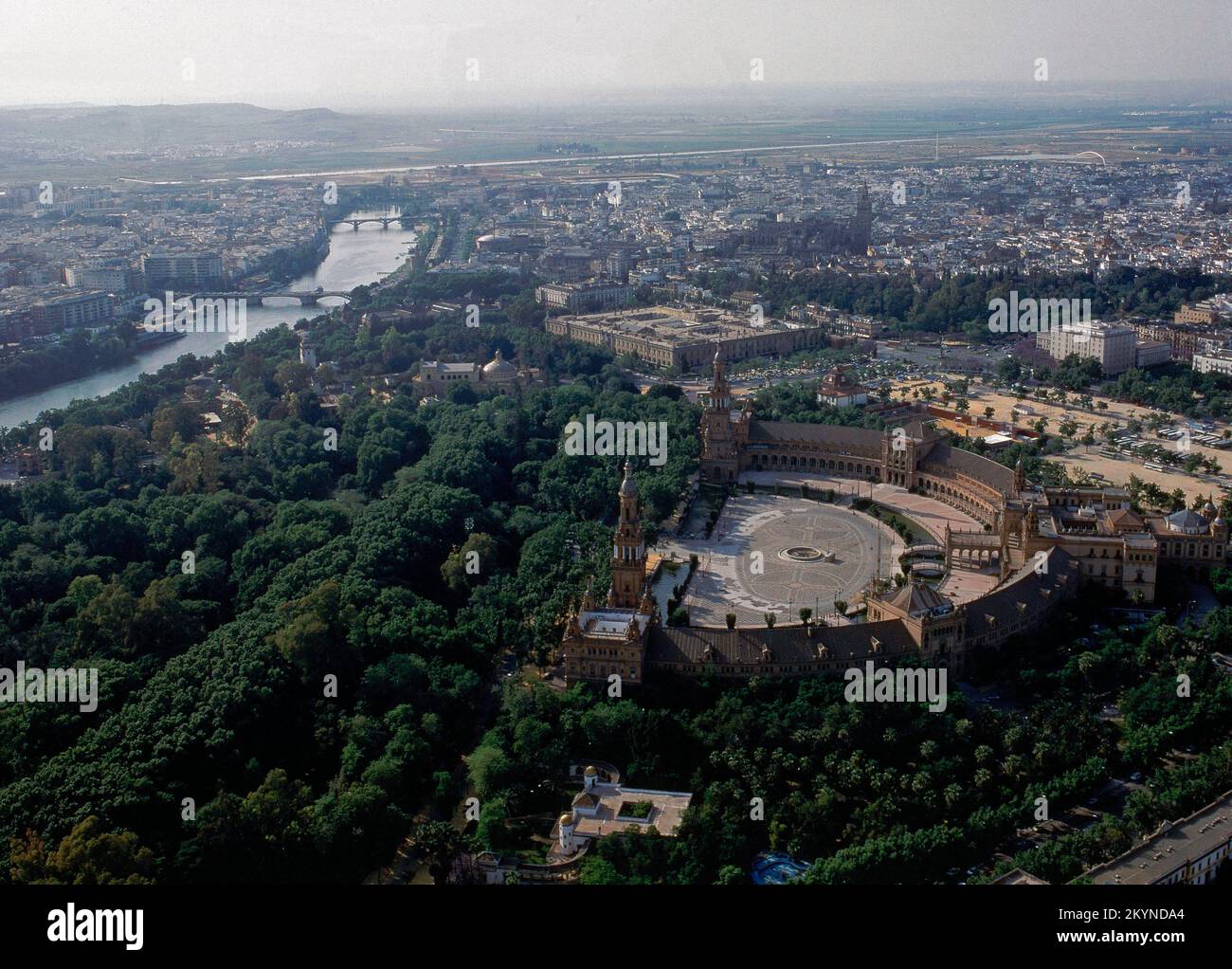 AEREA-PLAZA DE ESPAÑA, PARQUE MARIA LUISA Y RIO GUADALQUIVIR - FOTO ...