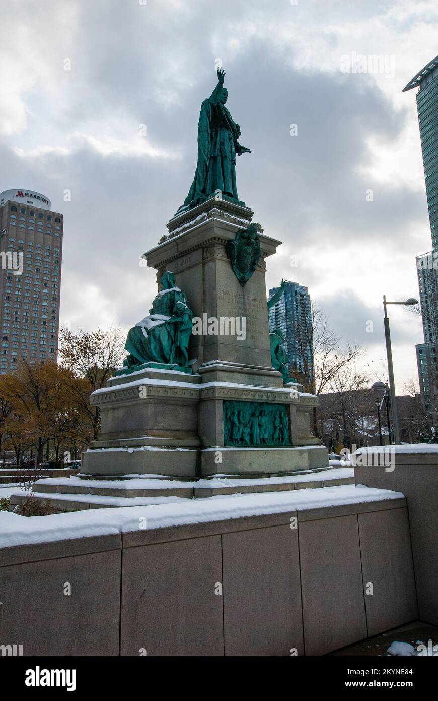 Basilique cathedrale marie reine du monde hi-res stock photography and ...