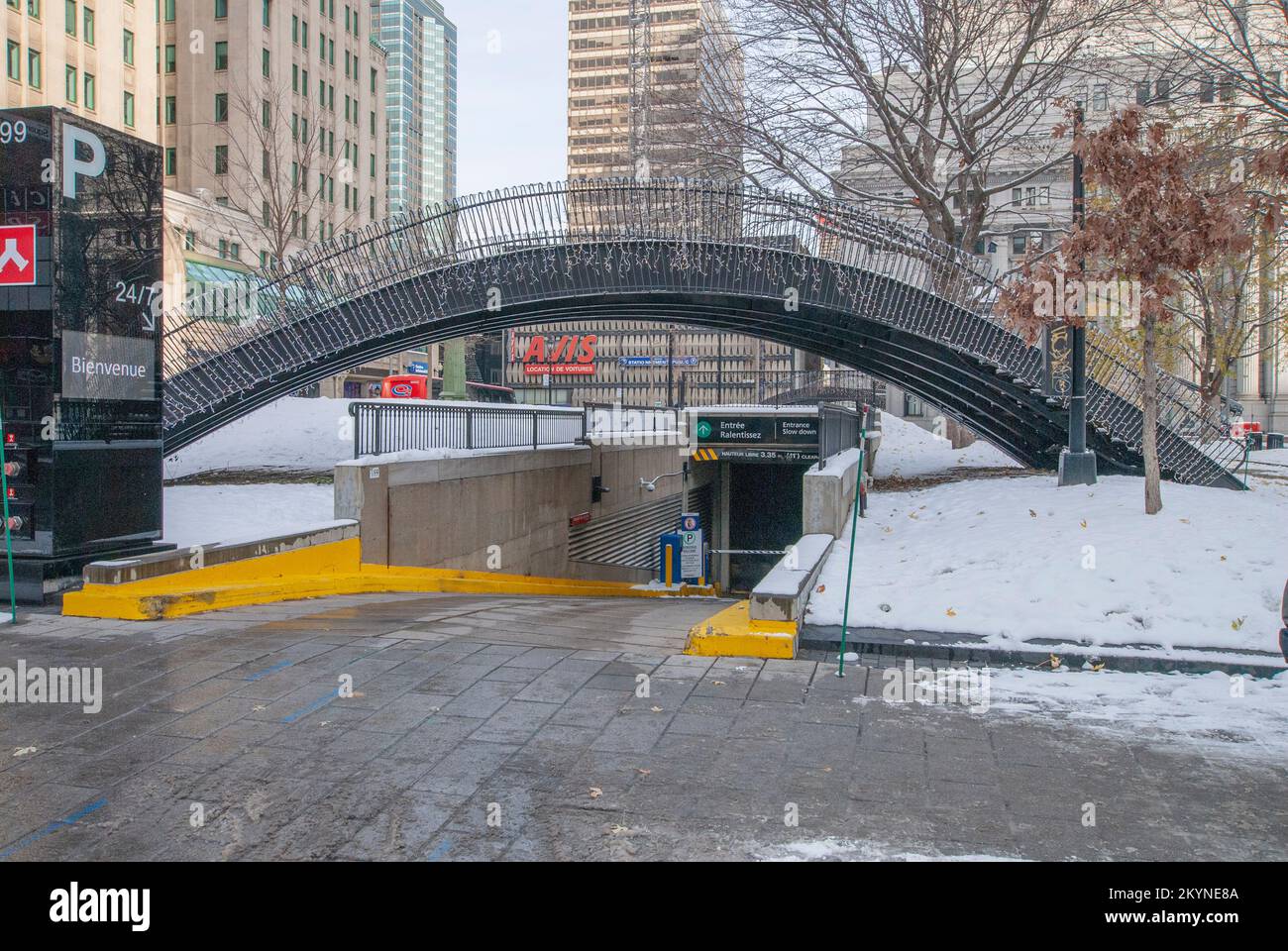 Square dorchester peel centre ville montreal hi-res stock photography ...