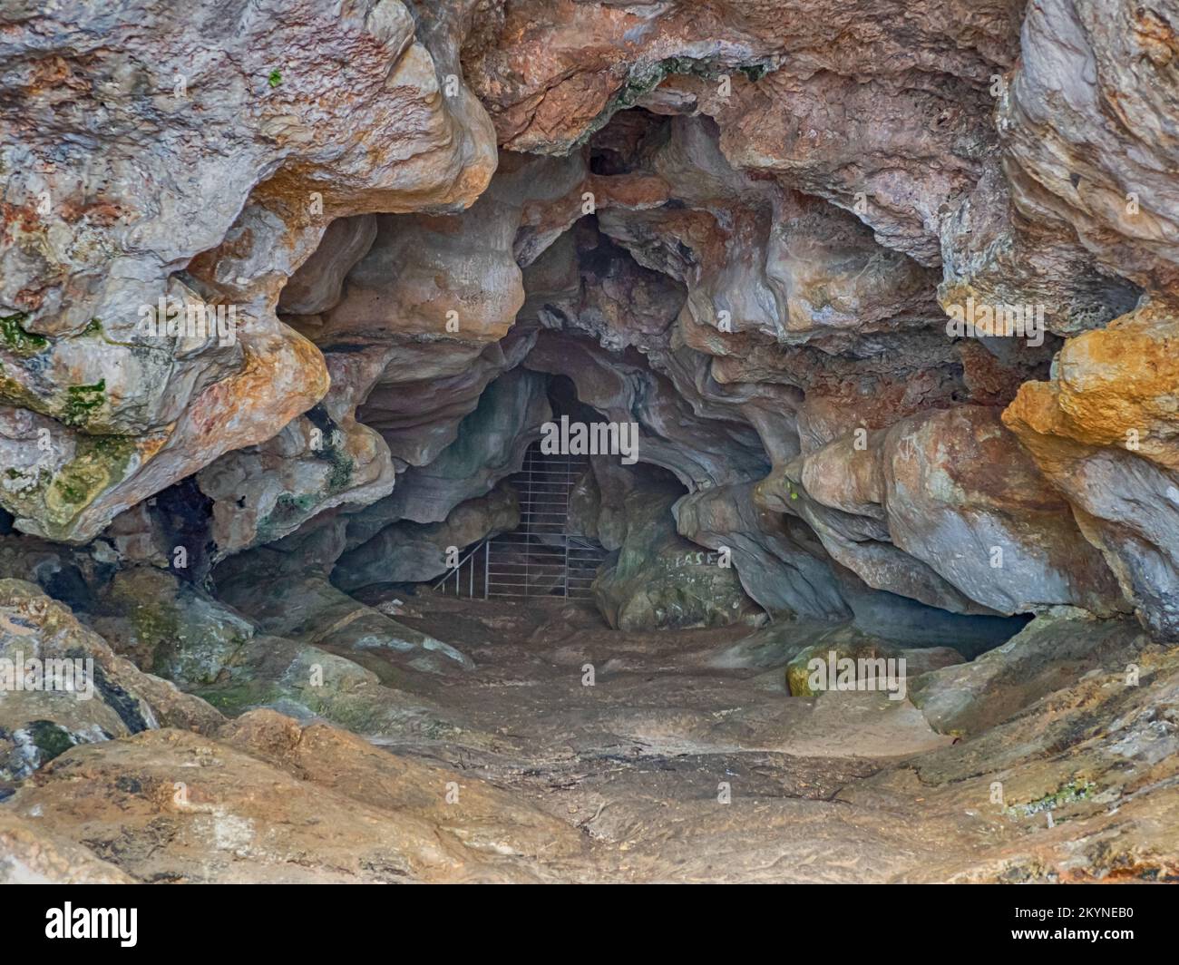 Ghar hasan cave hi-res stock photography and images - Alamy