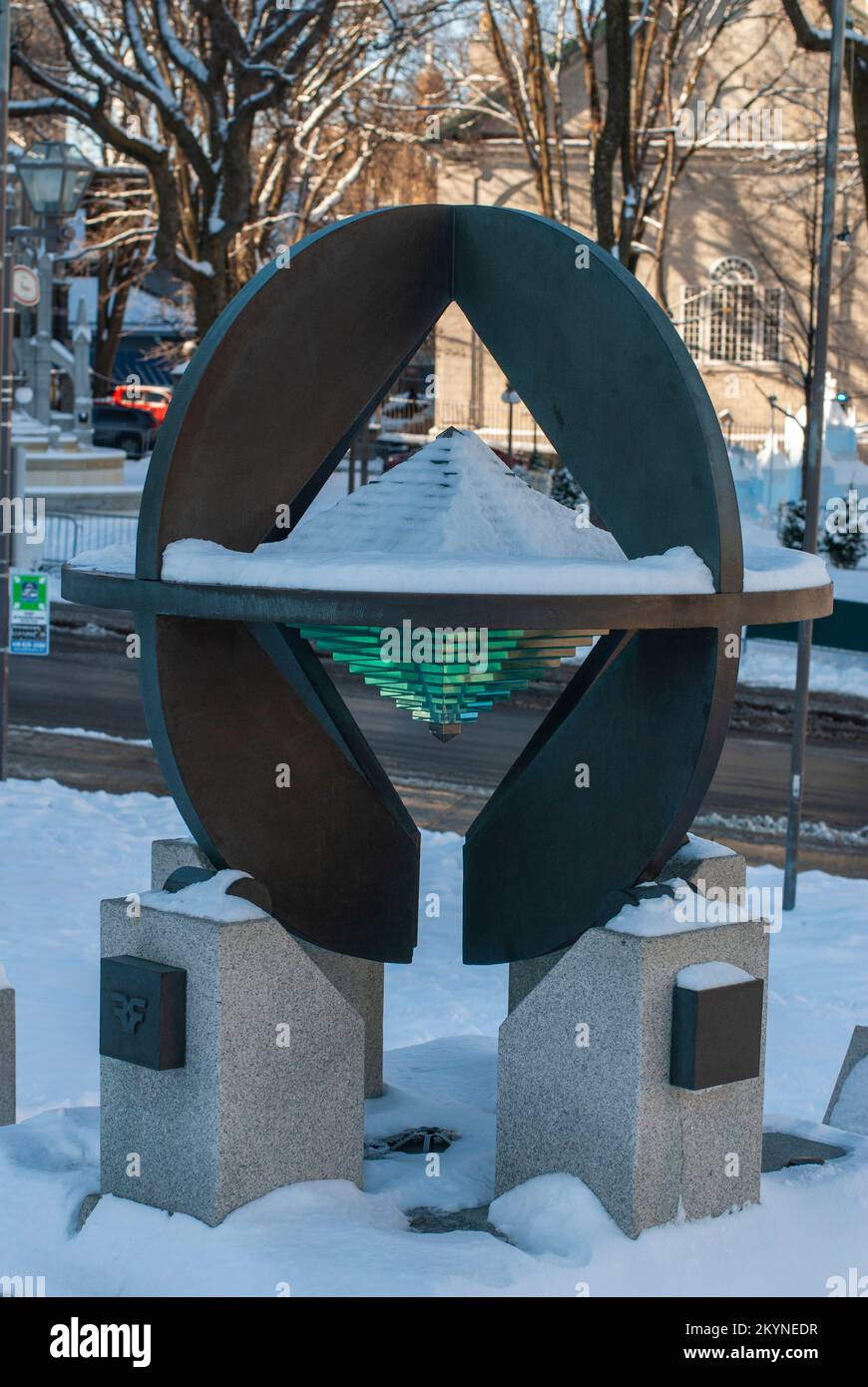 The UNESCO Monument commemorating the historic district of Quebec in ...