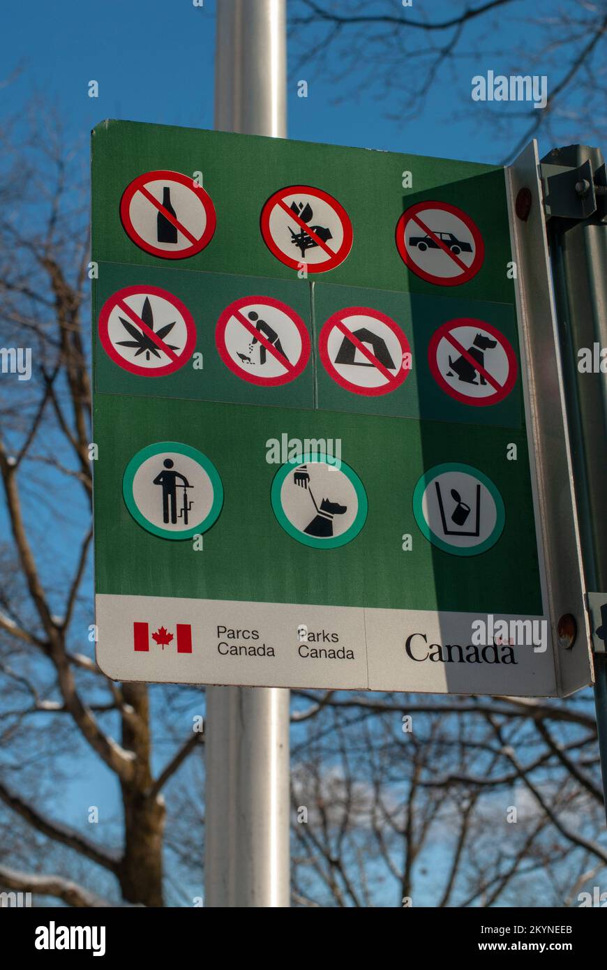 Parks canada warning sign hi-res stock photography and images - Alamy