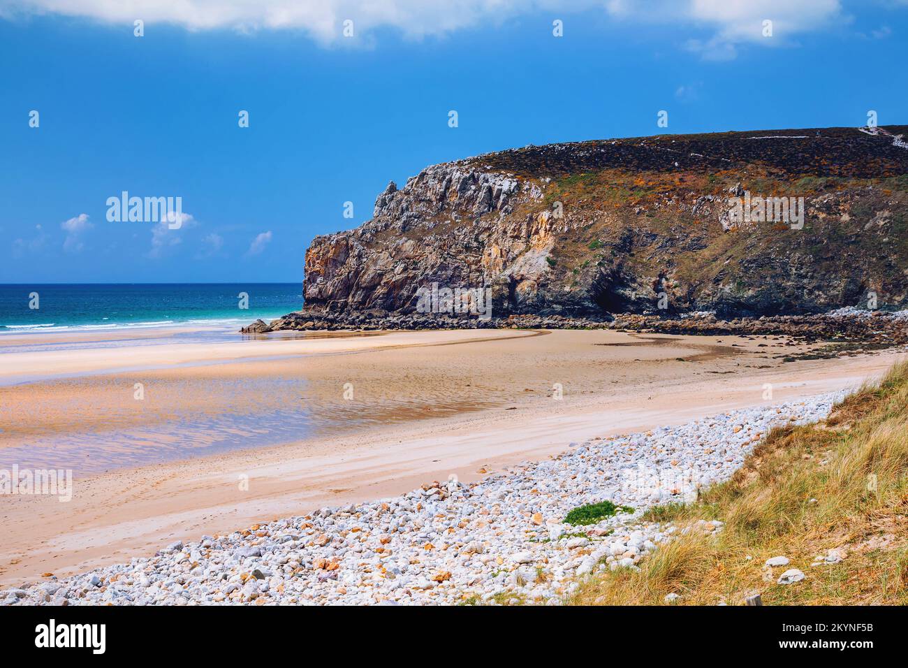 Beach Anse de Pen Hat on the Presqu'ile de Crozon, Parc naturel ...