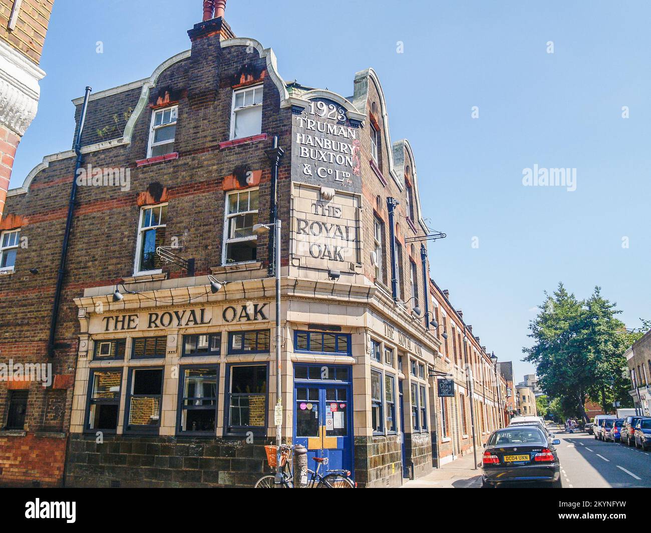 Royal oak pub columbia road hi-res stock photography and images - Alamy