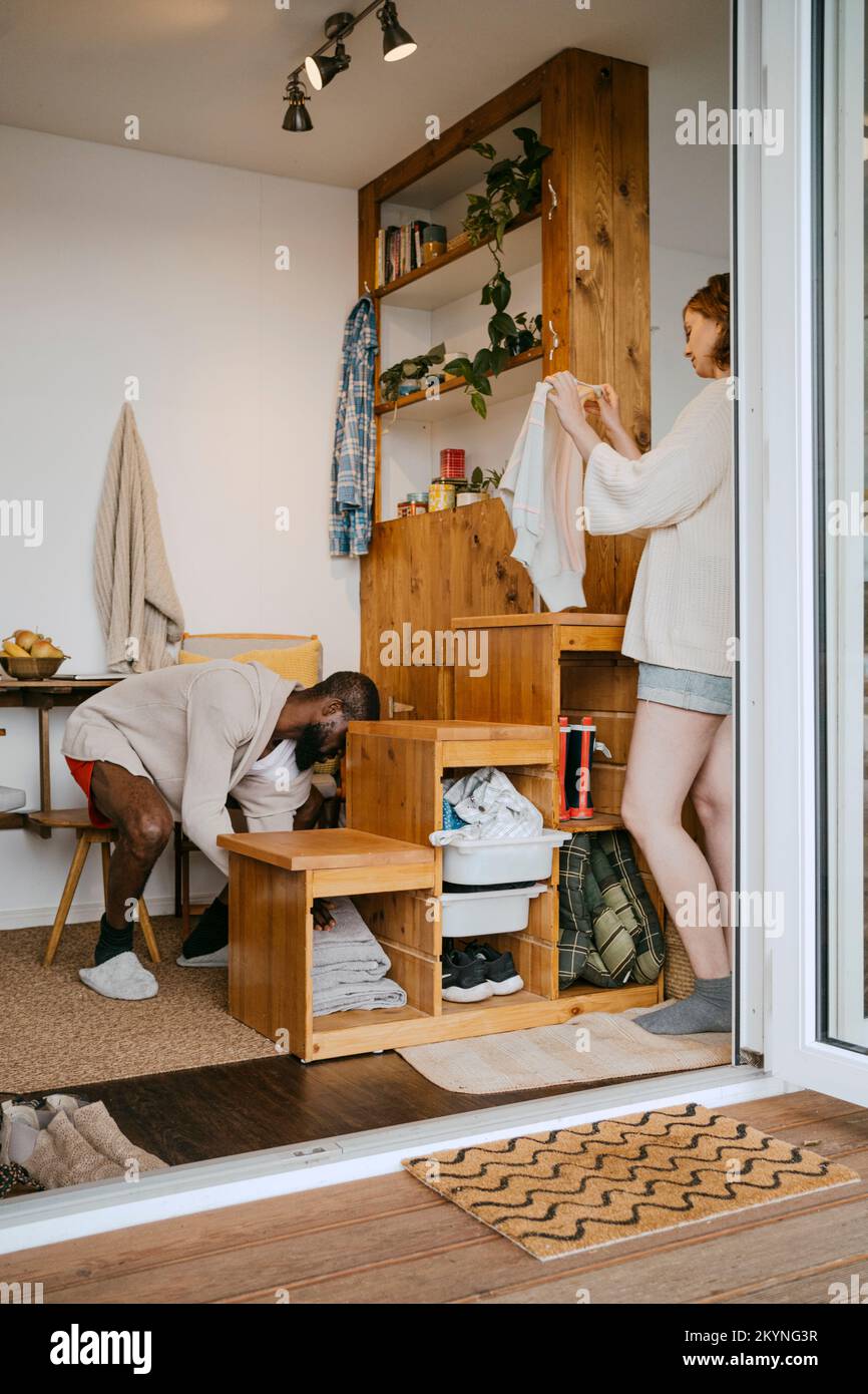 Women doing household chores hi-res stock photography and images - Alamy