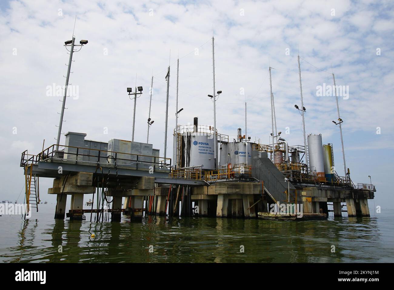 LAGO DE MARACAIBO-VENEZUELA- 20-03-2015- An oil flow station is seen on ...